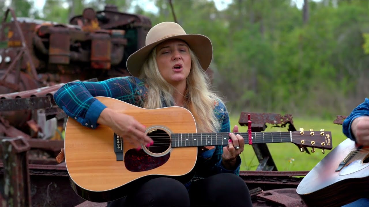 Sarah McCulloch - Sawmiller’s Daughter (Live Acoustic Version) - YouTube