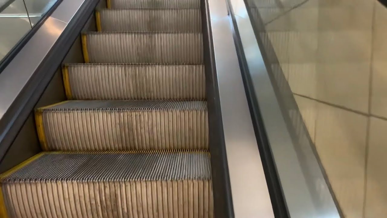 NEW STEPS!! Montgomery/Schindler 9300 Center Escalators at Clackamas ...
