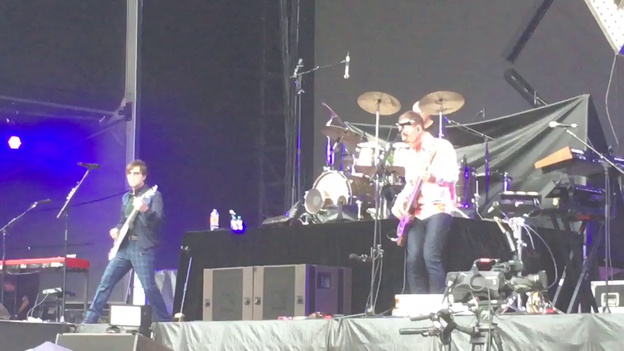Weezer - Hash Pipe (Live at Anz Stadium 2018) - YouTube