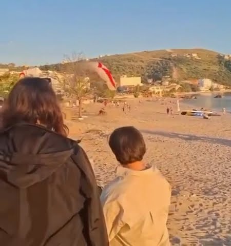 Momenti kur Xhonatan Islami u rrëzua në plazhin e Himarës - YouTube