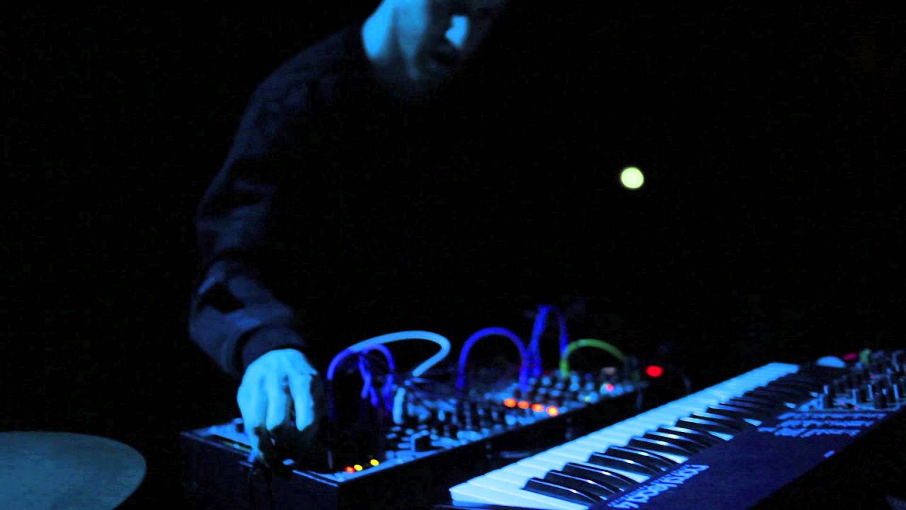 Aucan – "Errors" & "Cosmic Dub" Live – Milano, Jan 30 2016 - YouTube