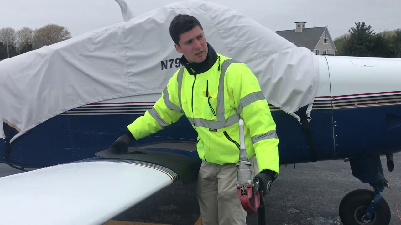 Over wing fueling - YouTube