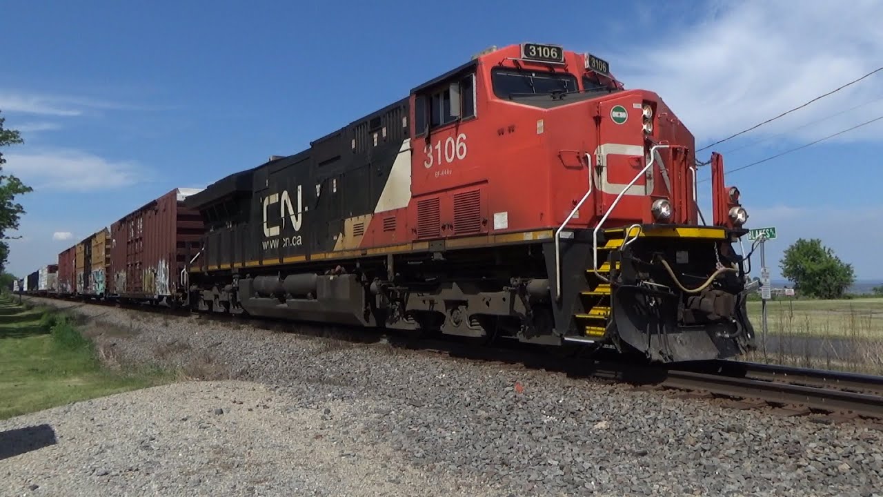 CN 3106 leads a Southbound Manifest through Oshkosh, WI - YouTube