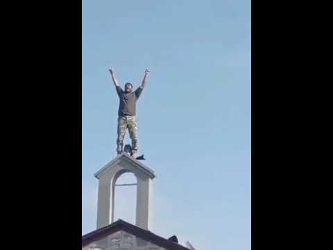 Azeri Askerler Kiliseyi İşgal Etti, Üzerine Çıkıp Ezan Okudu