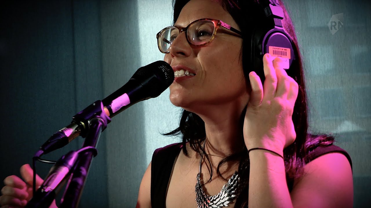 'Emotions' sung by Elana Stone [HD] The Music Show, ABC RN - YouTube