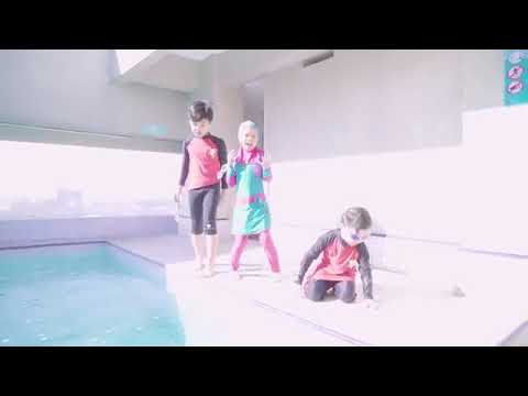 Berenang di Kolam Renang Transparan + Air Dingin! #QAHTANDAILY