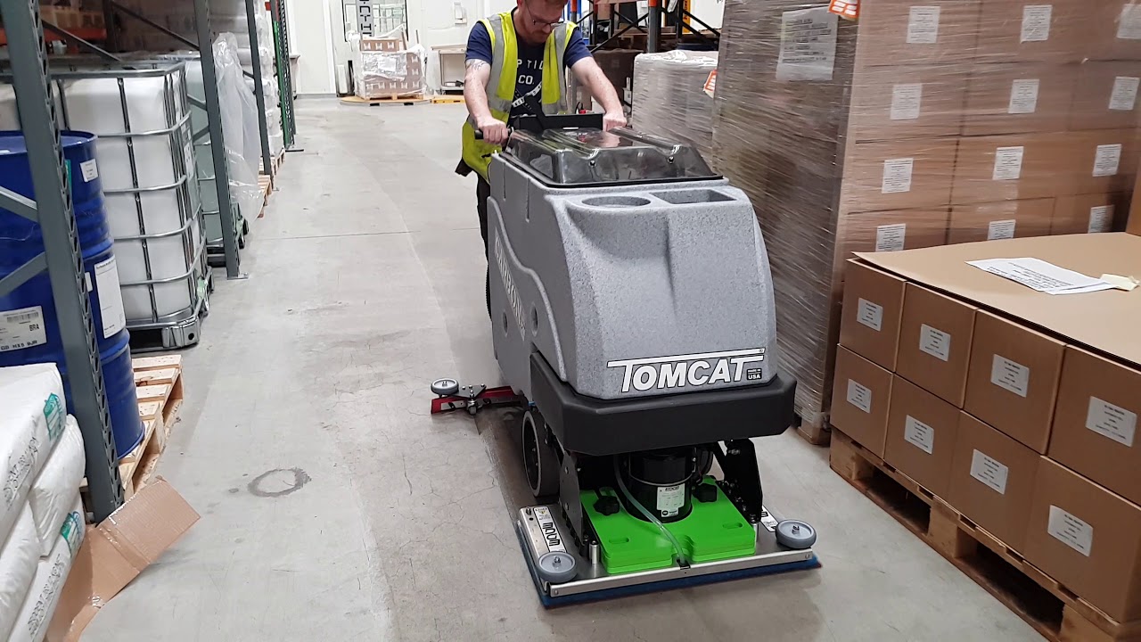 Tomcat Carbon 28E scrubber dryer - YouTube