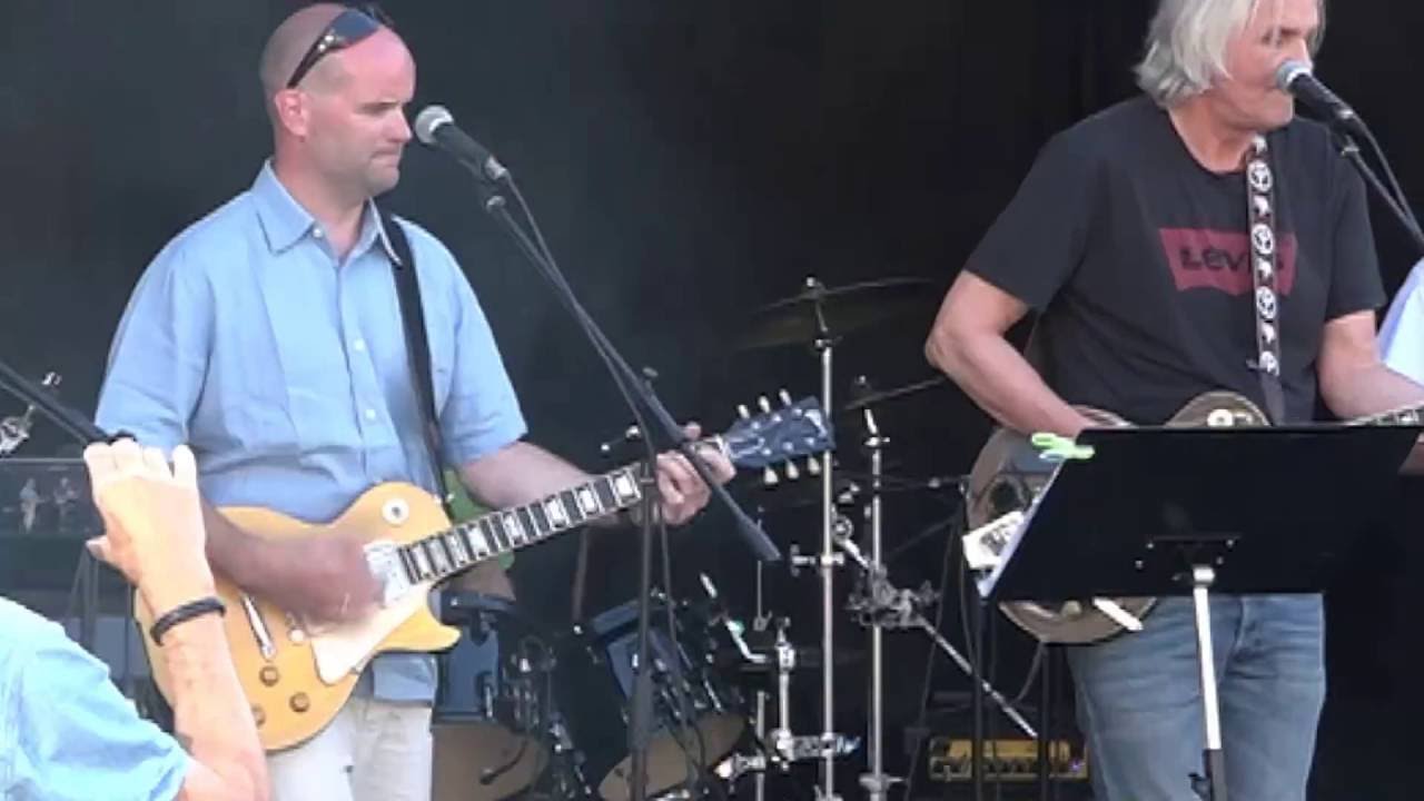 Neil Young cover band "Mad Cow" plays Rockin' in the free world - YouTube