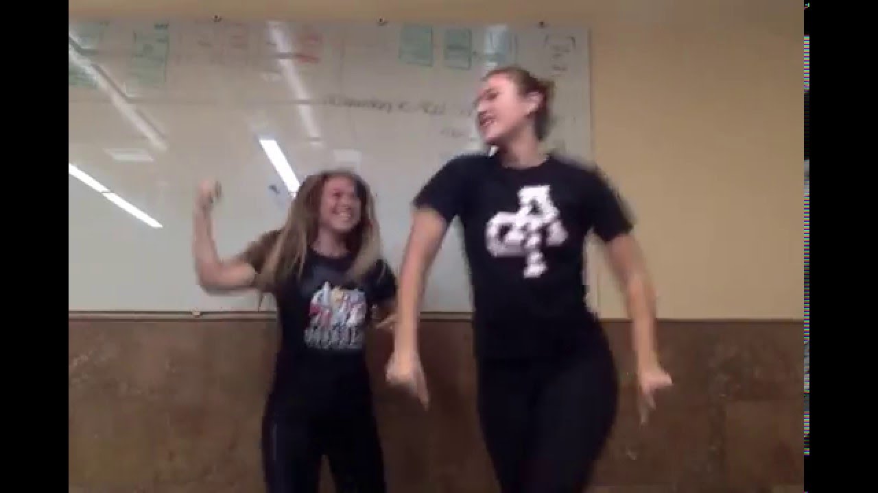 White Girls Dancing to Kesha - YouTube