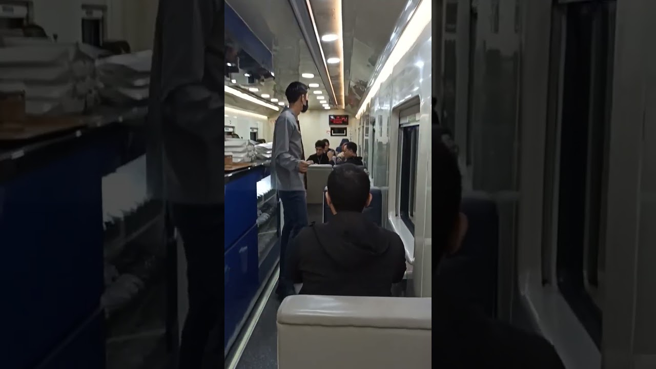 Gerbong Kereta Api Argo Parahyangan Bandung Jakarta Kelas Eksekutif ...