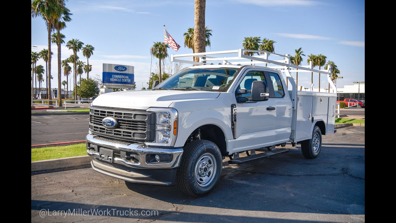 MFD241838 X2B 4WD Gas 8'Royal Service Body wRack - YouTube