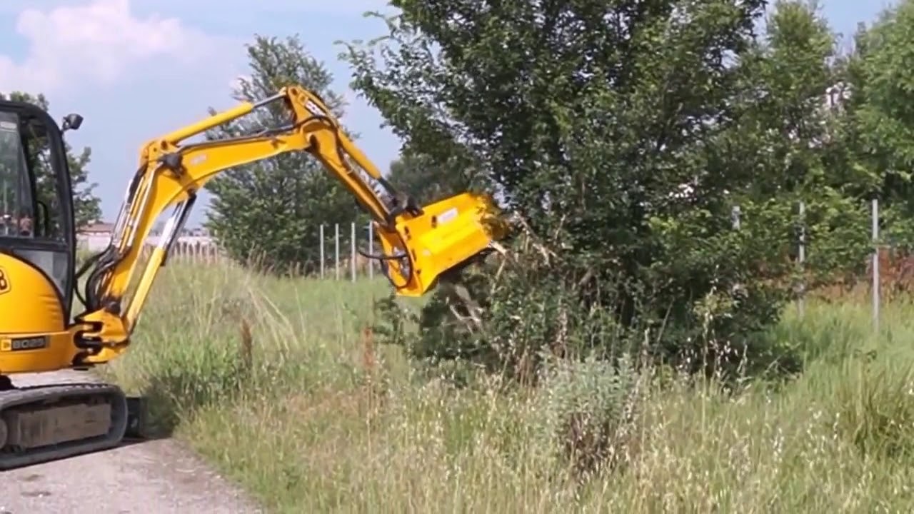 Kosiarka młotkowa Ghedini DA 73 / mulczer + mini koparka JCB 8025 - YouTube