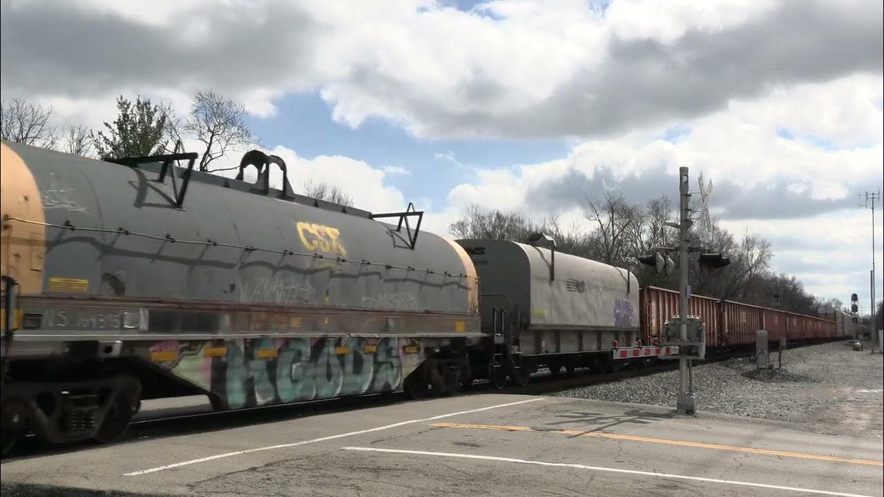 NORFOLK SOUTHERN GE ES44AC Northbound Mix Freight - YouTube