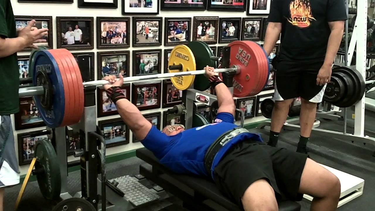 Jeff Hunter bench press 270kg 6 10 2013 - YouTube
