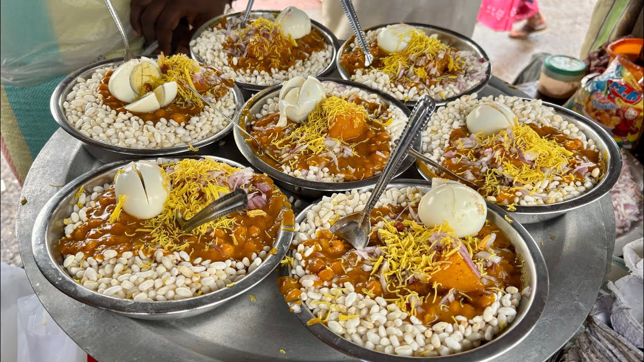 Super Fast Ghugni Muri Seller Boy In Kolkata | Ghugni Muri With Boiled ...