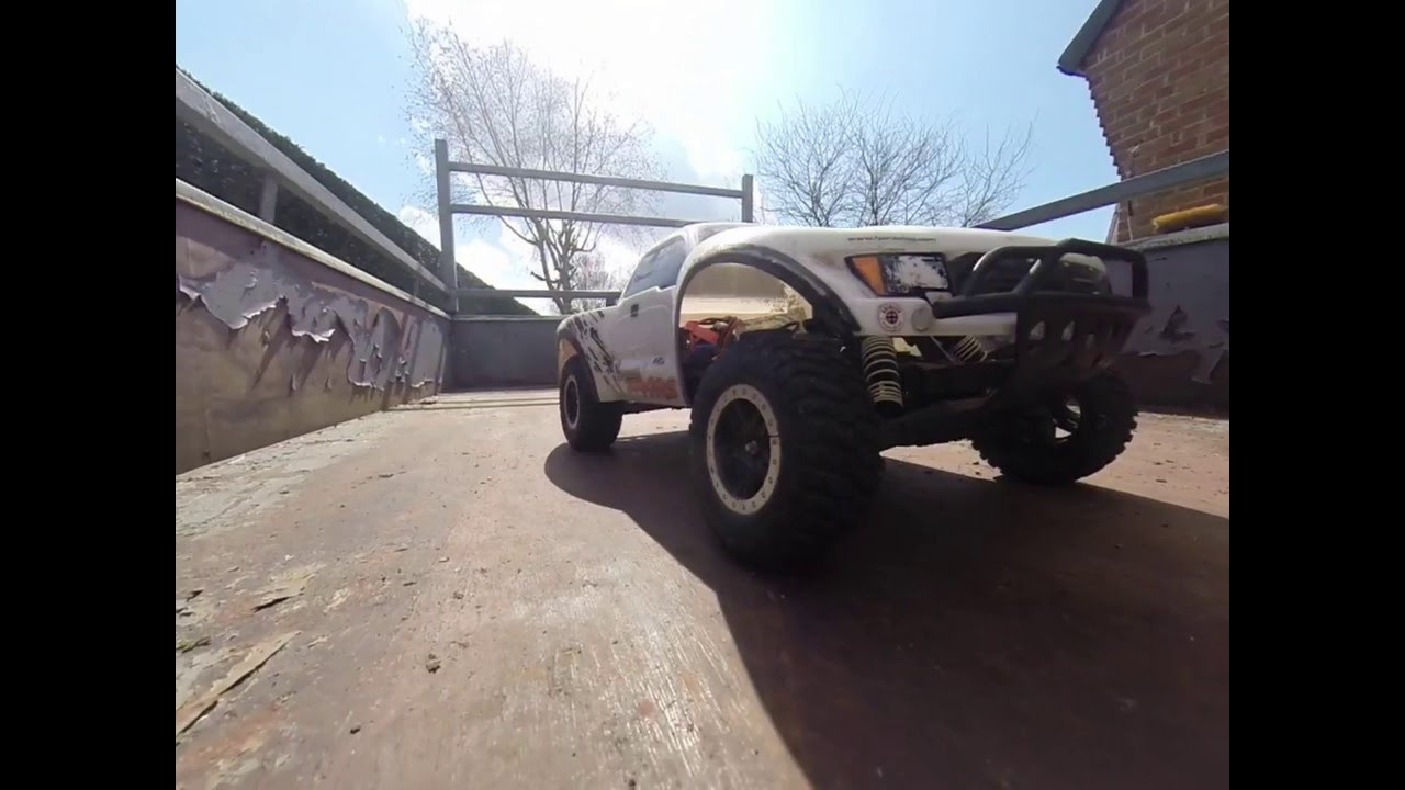 Traxxas Slash RWD - Drift and jump !!! (part 4) - YouTube