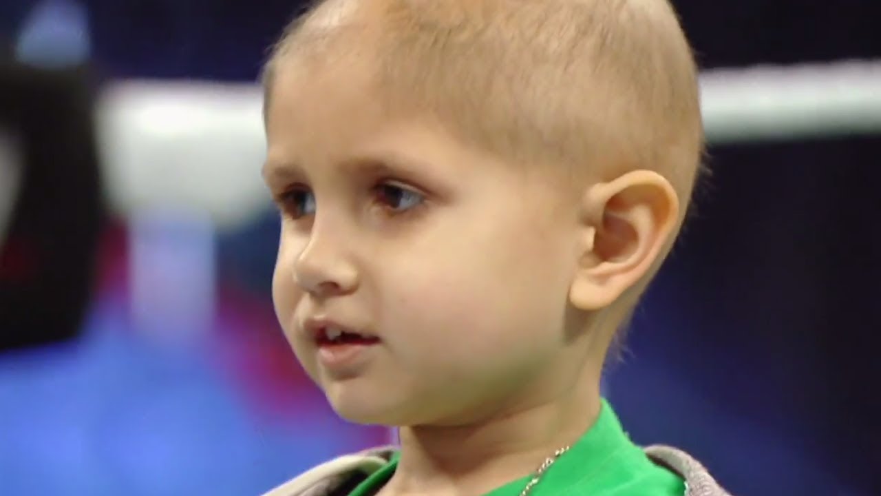 Hommage de la WWE à Connor Michalek (sous-titré en français) - YouTube