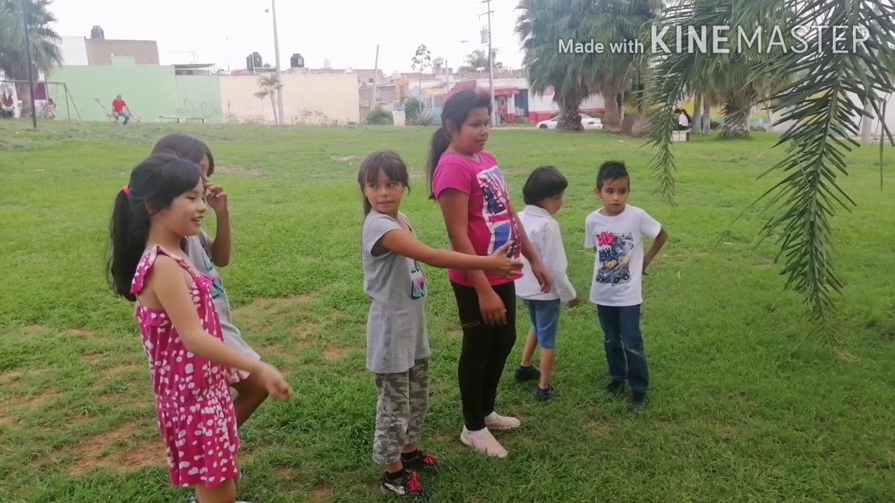 Jugando con mis primos - YouTube