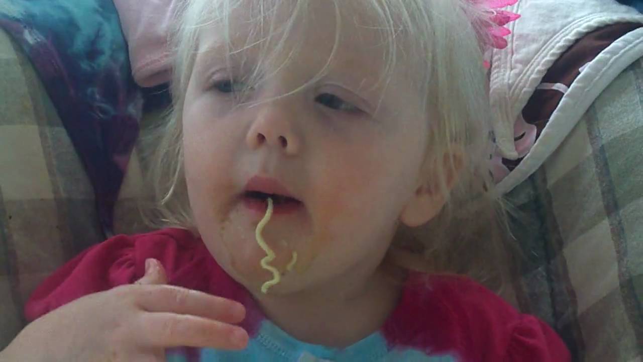 toddler eating noodles - YouTube