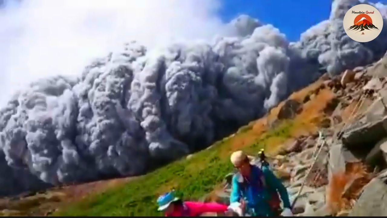 Only Just | Sakarujima Volcano Erupted again spew black ash high 5000 ...