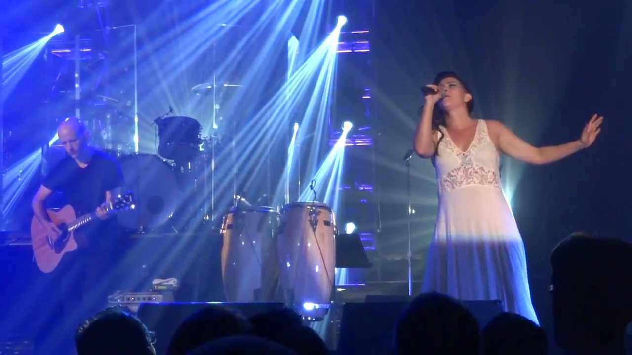 Moby - In This World (Acoustic) - Live at the Fonda Theatre 10-4-13 ...