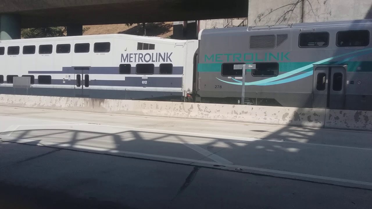 Metrolink 625 At Cal State L.A Station. - YouTube