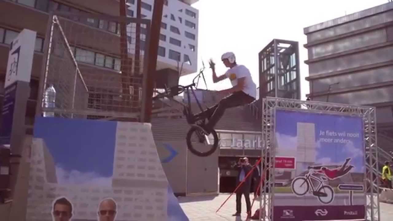 Opening fietsenstalling Jaarbeursplein Utrecht 19 mei - YouTube