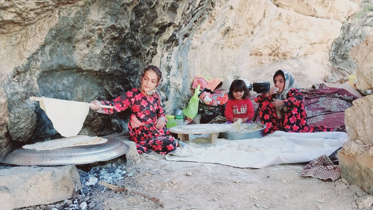 Nomadic girls baking the thinnest bread in the world - YouTube