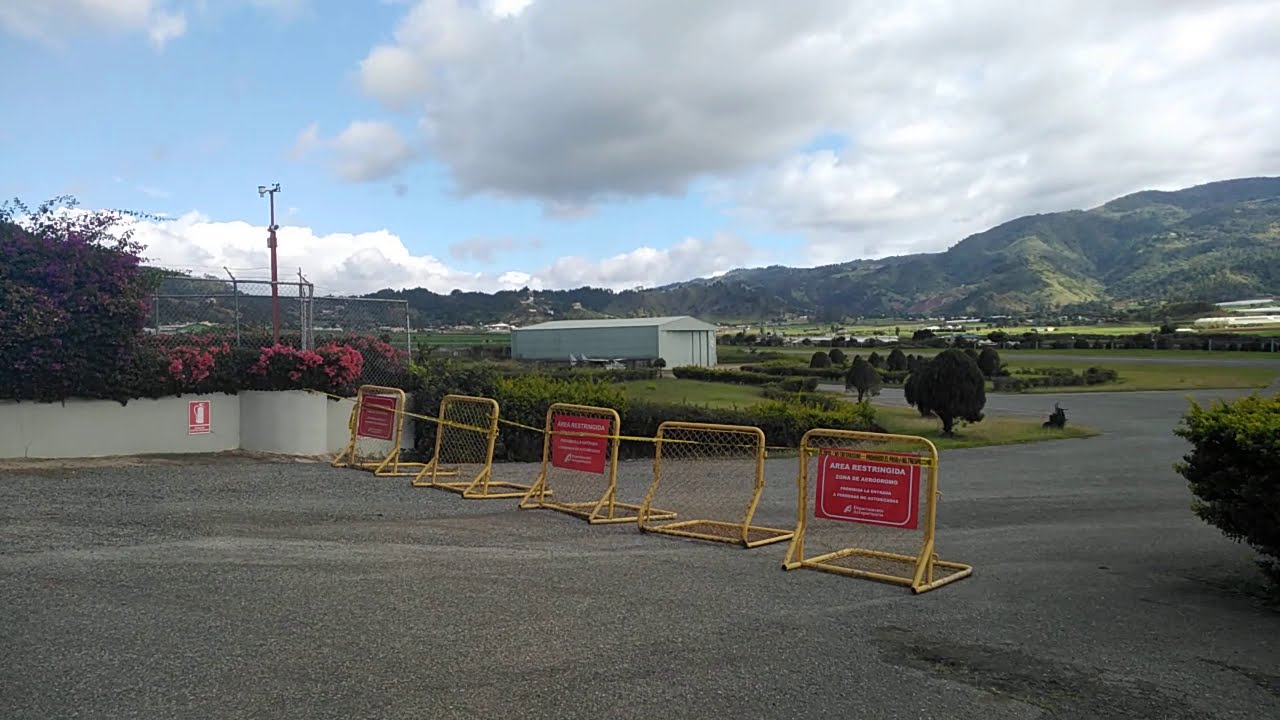 El aeropuerto de Constanza, un escenario de belleza natural, valentía y ...