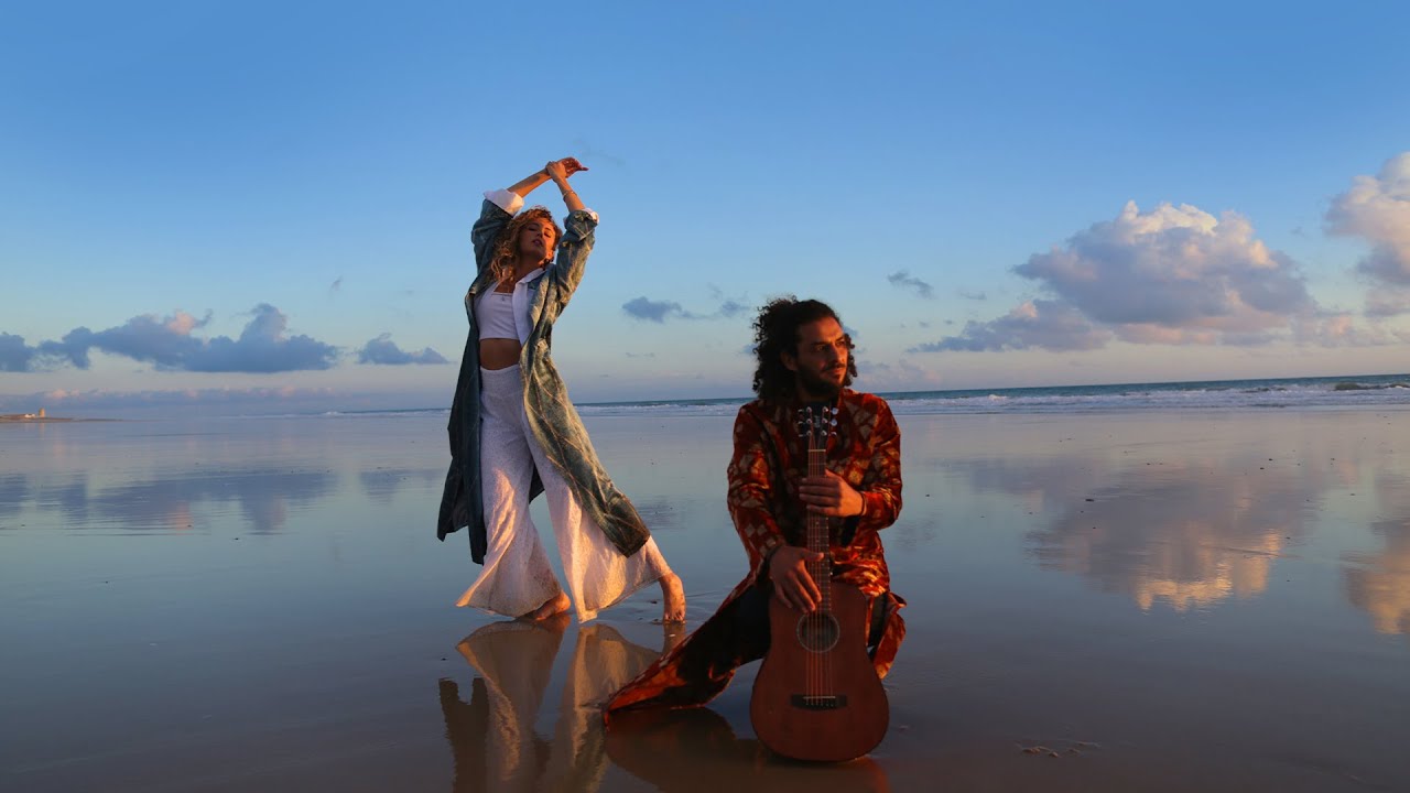 Lin Cortés & Marina Sabadell - Te sigo por el aire (Video Oficial ...