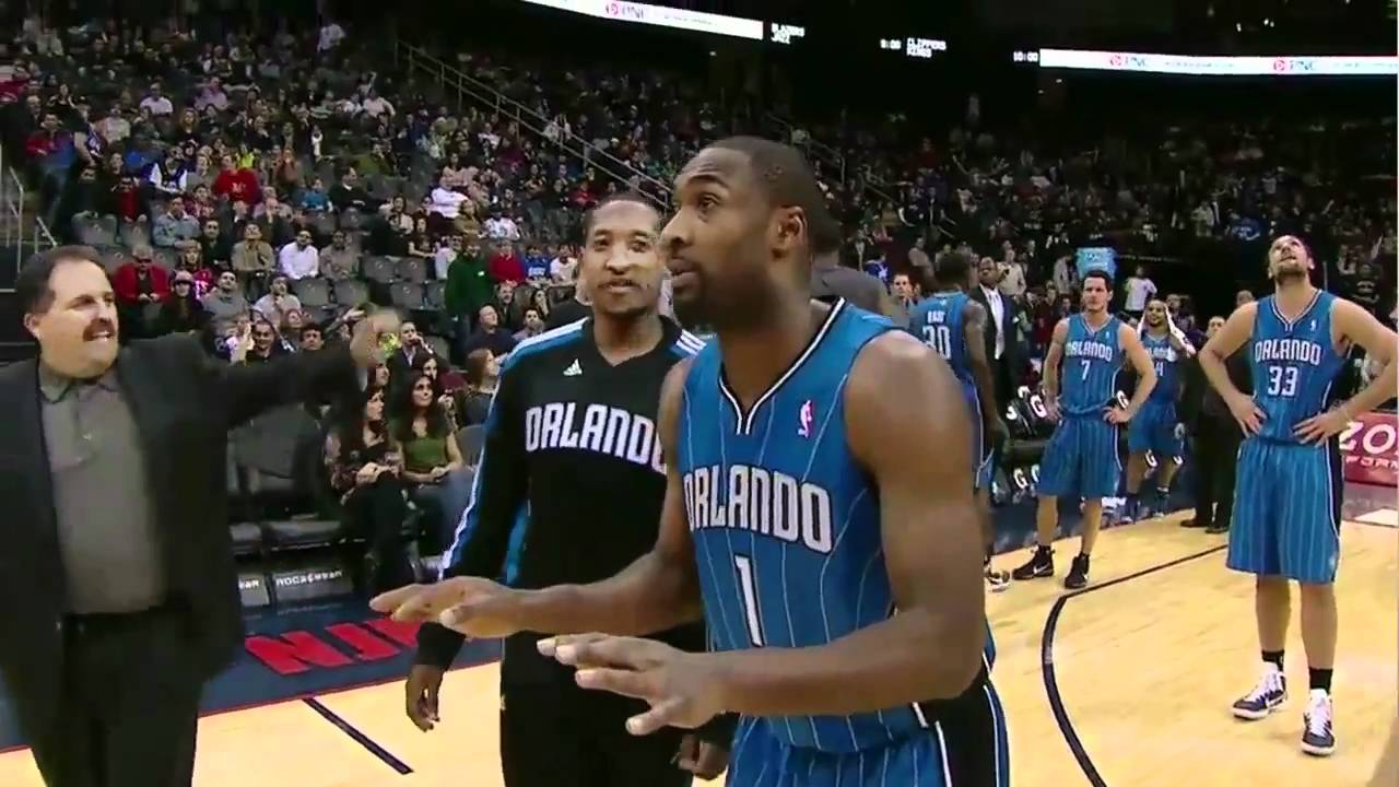 Gilbert Arenas CRAZY full court shot vs Nets (Dec. 27, 2010) - YouTube