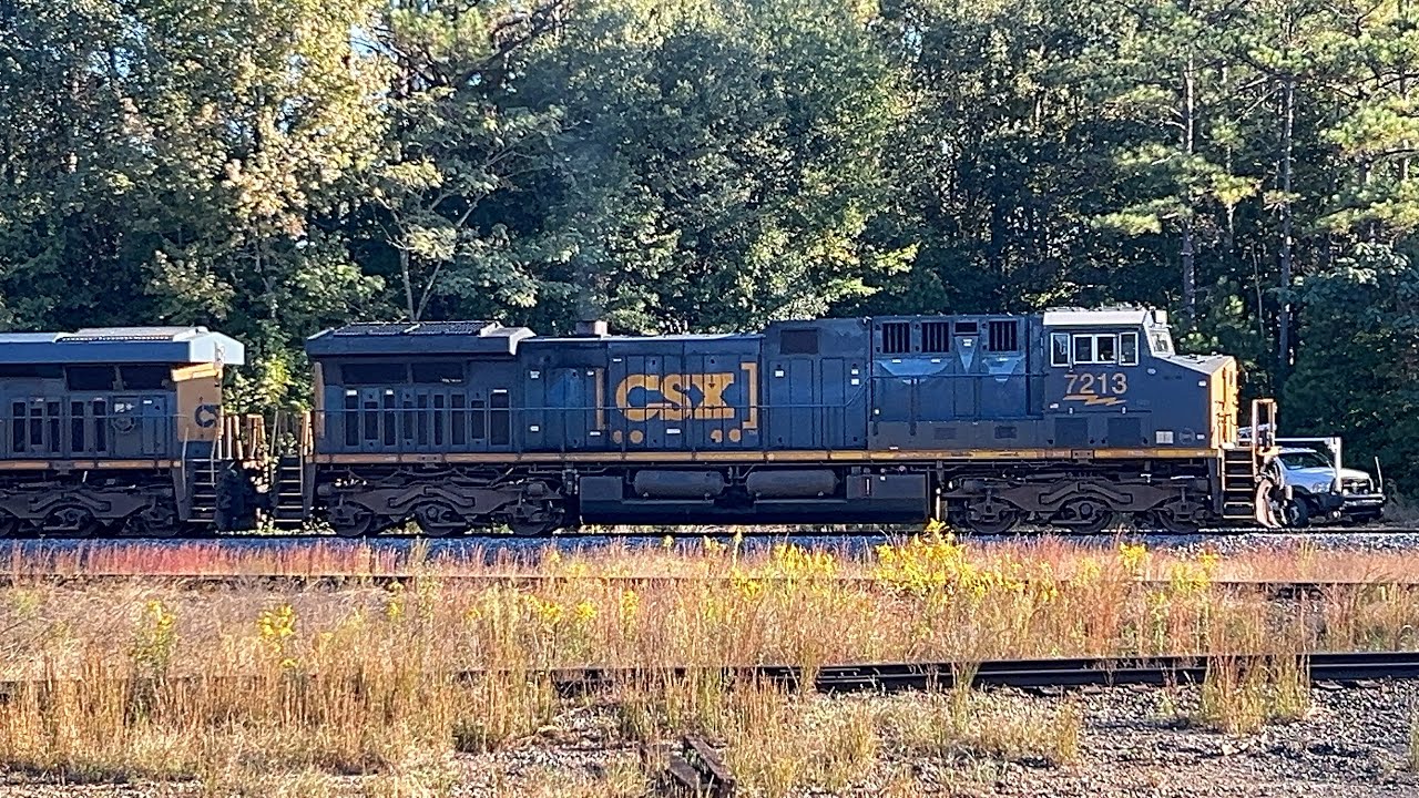 Quick shot of CSX 7213 & CSX 806 before they stop in Manchester, Ga ...
