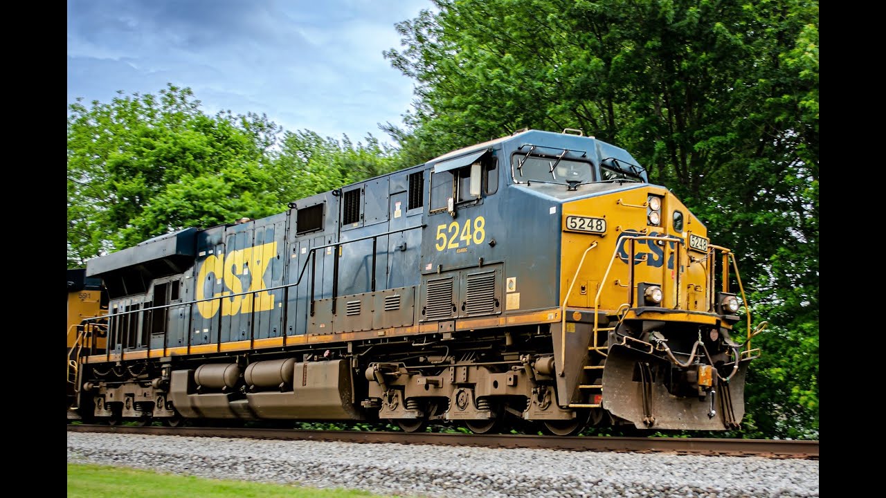 CSX 5248 pulling intermodal through Carlisle - YouTube