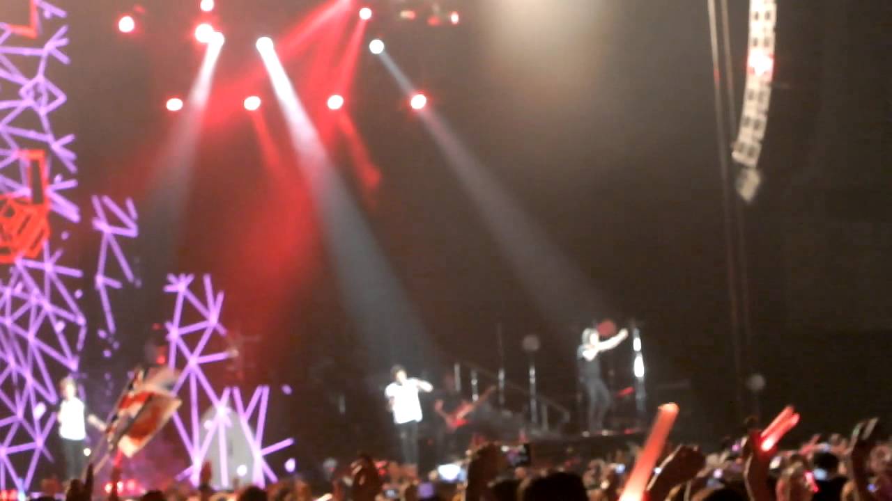 One Direction Japan Live Kiss You @幕張メッセ 2013,11,02 - YouTube