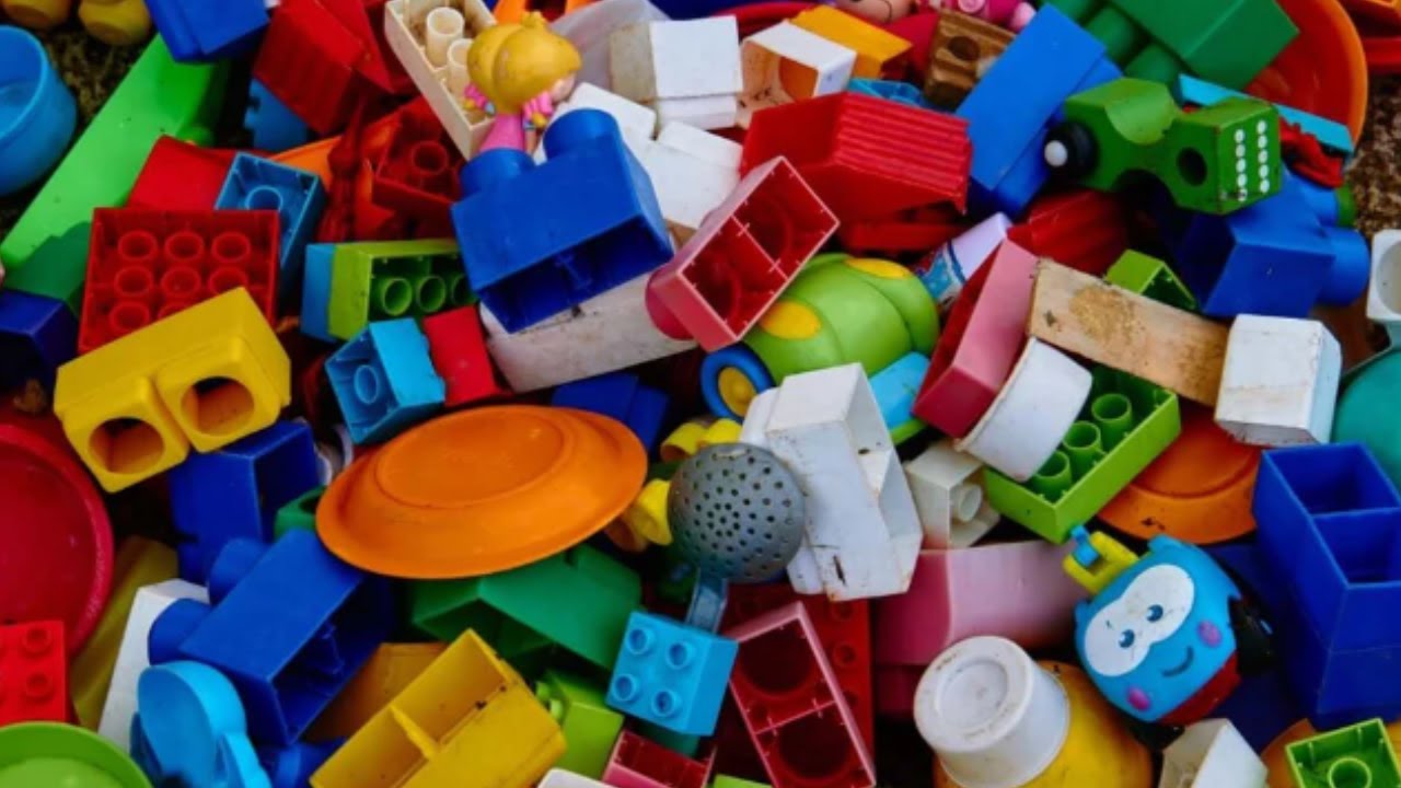 Dropping Plastic Toys - Sound Effect - YouTube