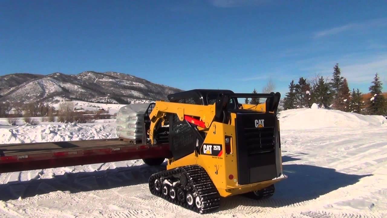 Cat® Forks for Compact Machines at Work - YouTube