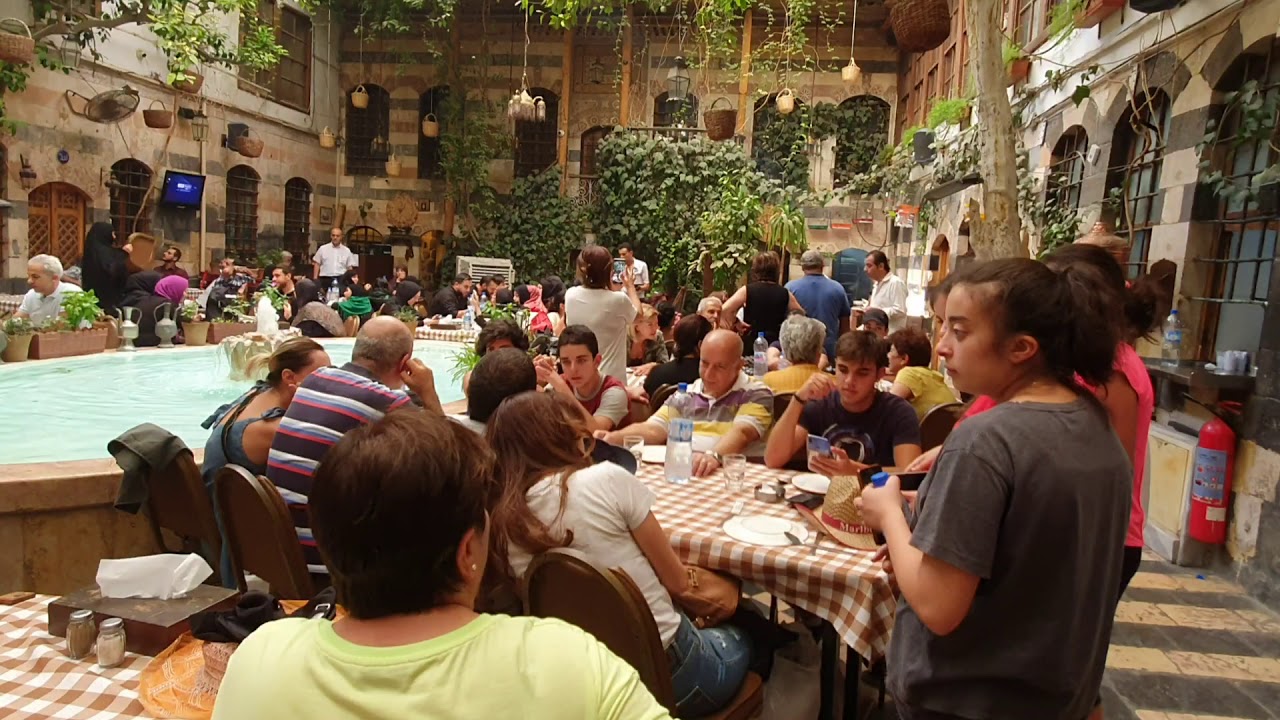 Backgammon being played in Beit Jabri, Damascus - YouTube