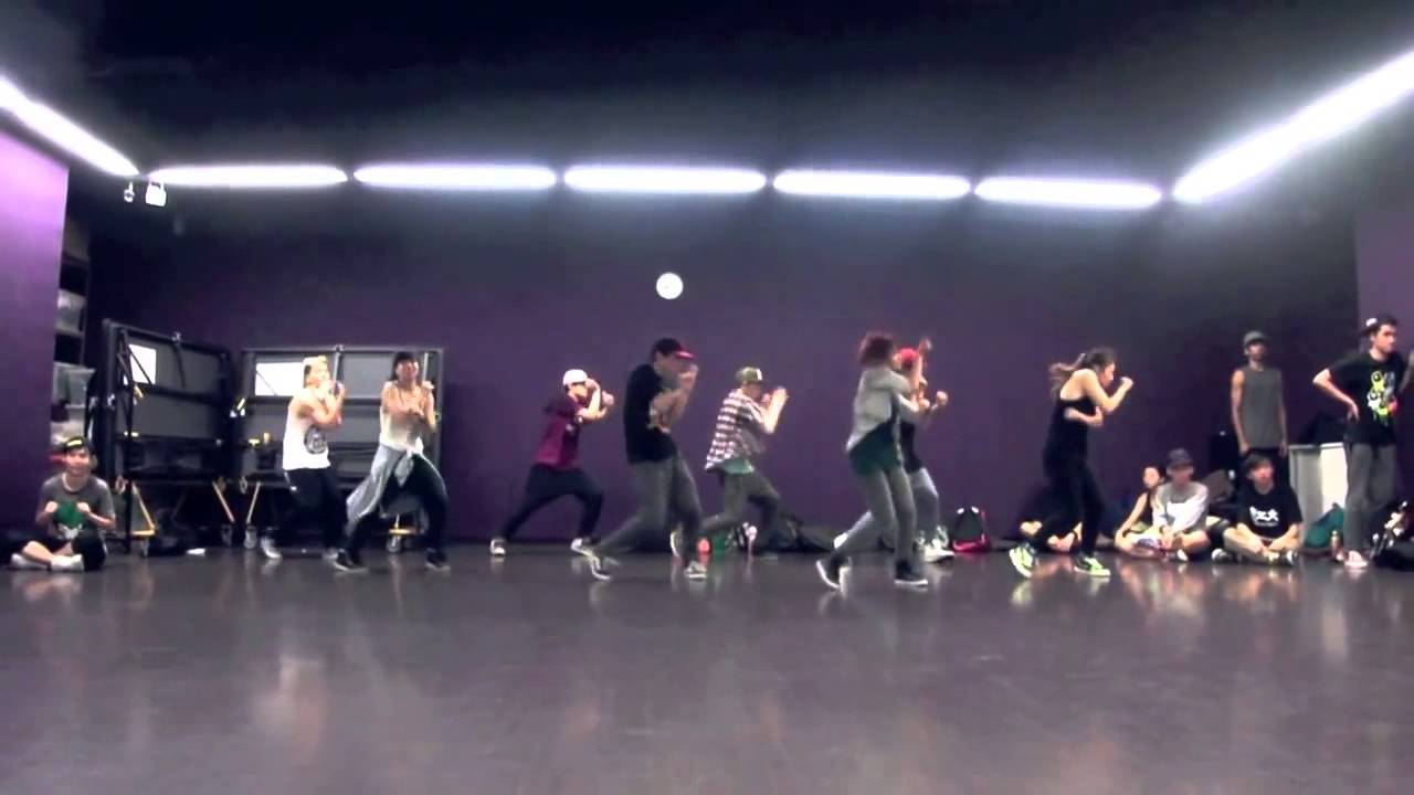 One More Night Maroon Dance - YouTube