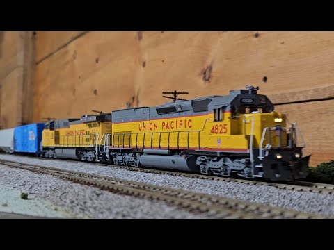 Union Pacific MASNL with a SD45T-2 leading and C44-9W trailing (Ho Scale)