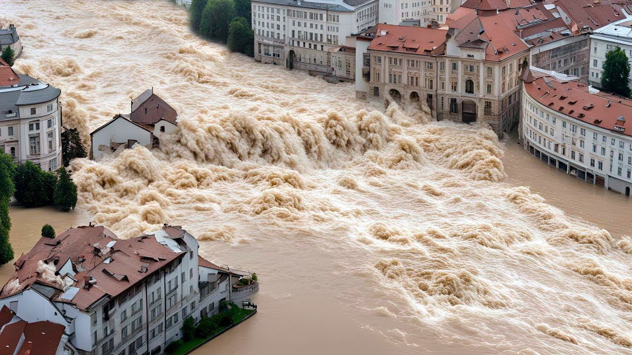 2 Minutes ago in ITALY! Flash floods submerged the Turin valley, houses ...