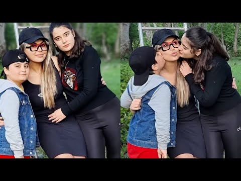 QUMRAL ÖVLADLARIYLA YENİ FOTOLARINI PAYLAŞDI!