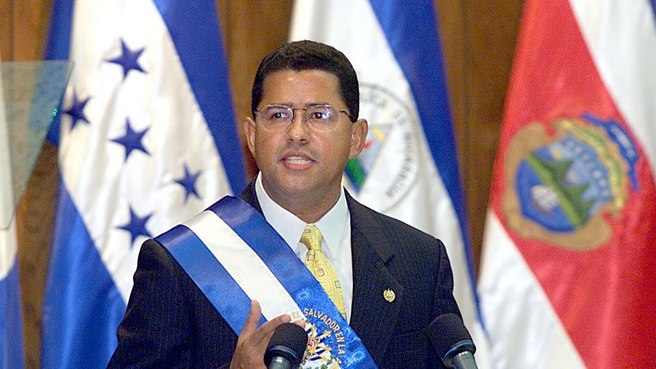El Expresidente Salvadoreño Francisco Flores Está Envuelto En Un