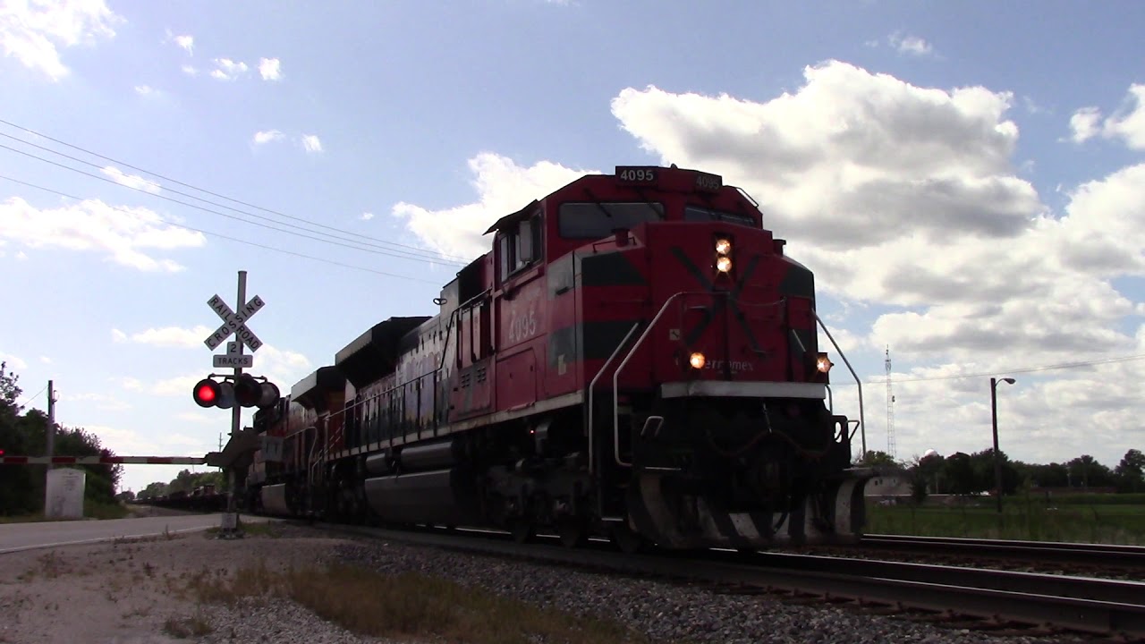 FXE 4095 with nice K5LLA Meets BNSF 6980 in Mazon, IL 8/28/19 - YouTube