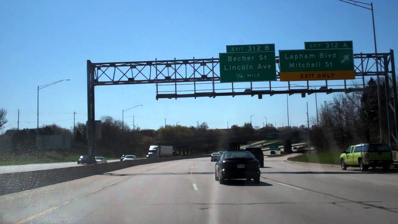 Driving South on I-43 through Milwaukee - YouTube