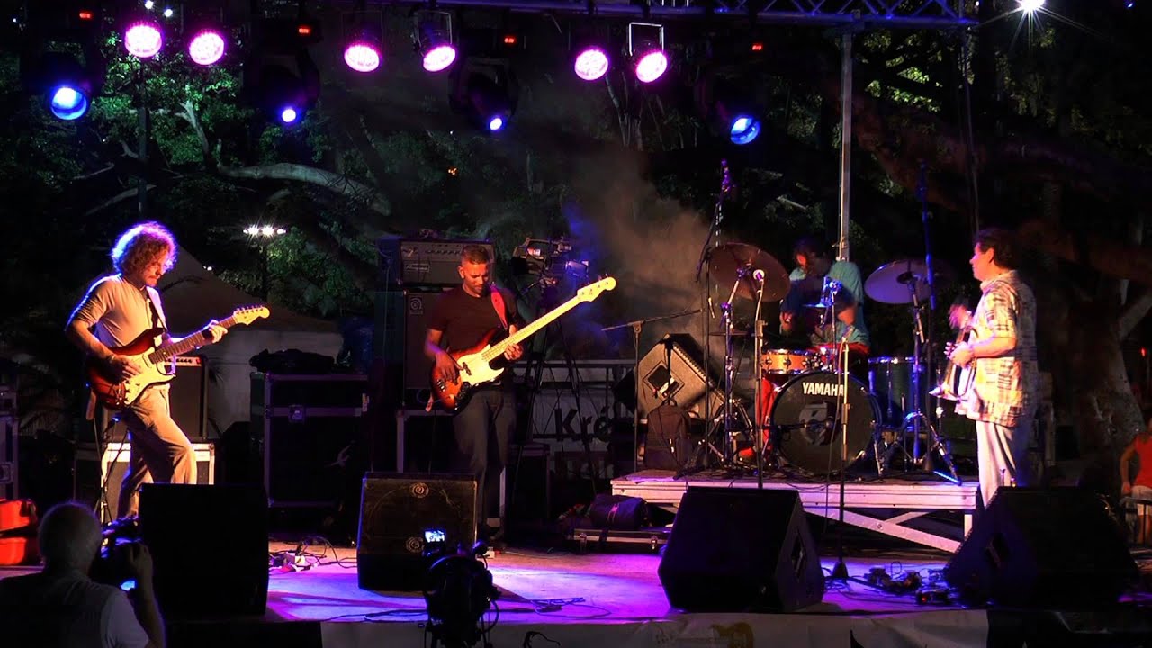 AKPÉ MOTION Tamarin Sunset "Live" - YouTube