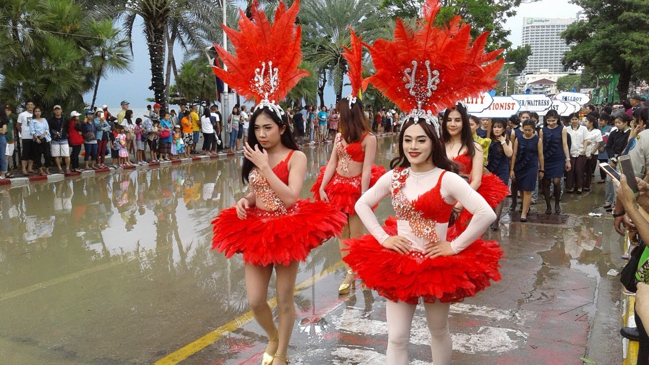ชมขบวนพาเหรดแฟนซี มหกรรมทางเรือ พัทยา Fancy Pattaya Parade - YouTube