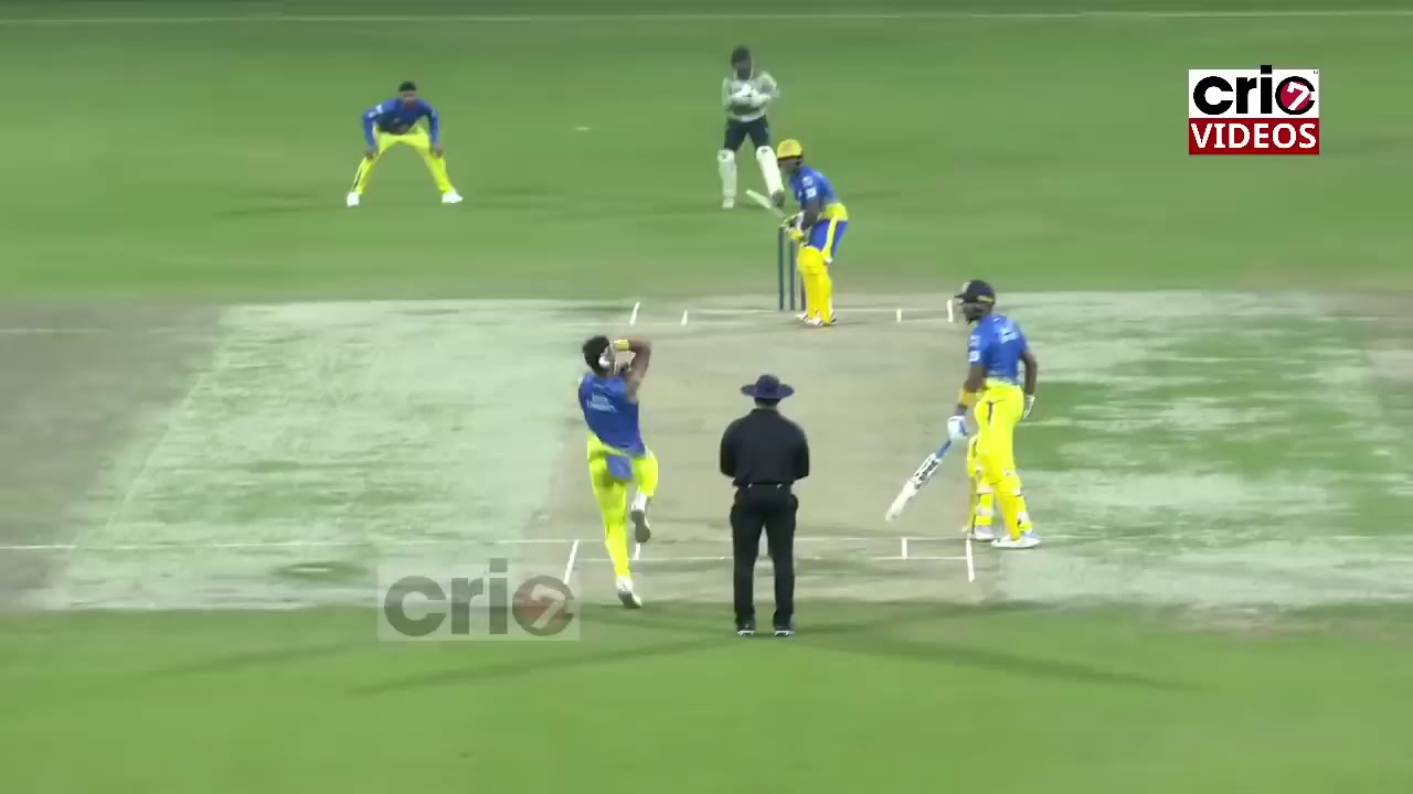 Crowd in stadium to see csk's practice - YouTube