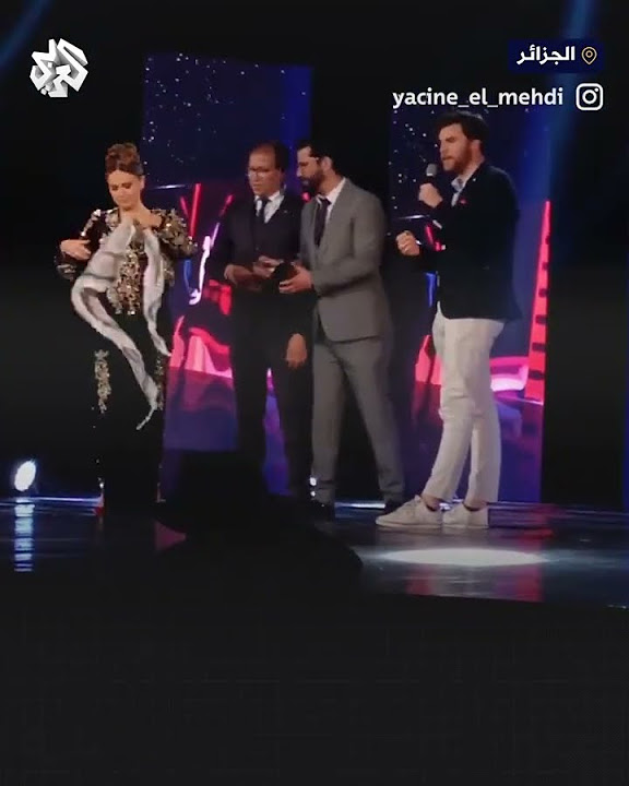 نجمة لاكاسا دي بابيل إتزيار إيتونيو تهدي جائزتها السينمائية في مهرجان