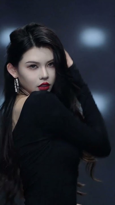 OGS 2024年中时尚盛典 ｜ Model：曲岑兮 - YouTube