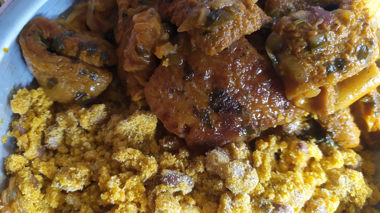 COMENDO BUCHO BOVINO COZIDO, FEIJÃO COM FARINHA, DENDÊ E PIMENTA ...